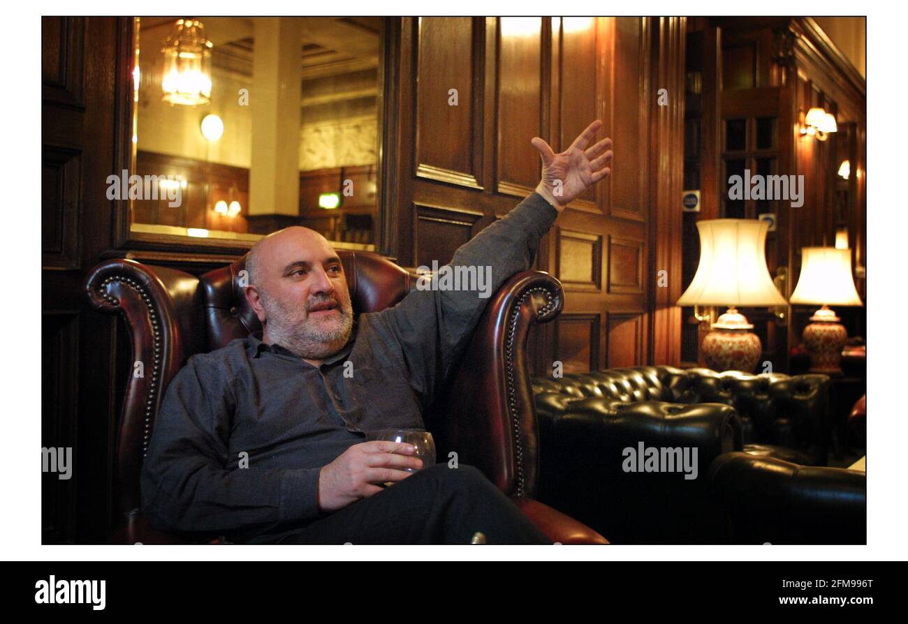 Alexei Sayle in the Russel Hoyel in London.pic David Sandison 26/8/2003 ...