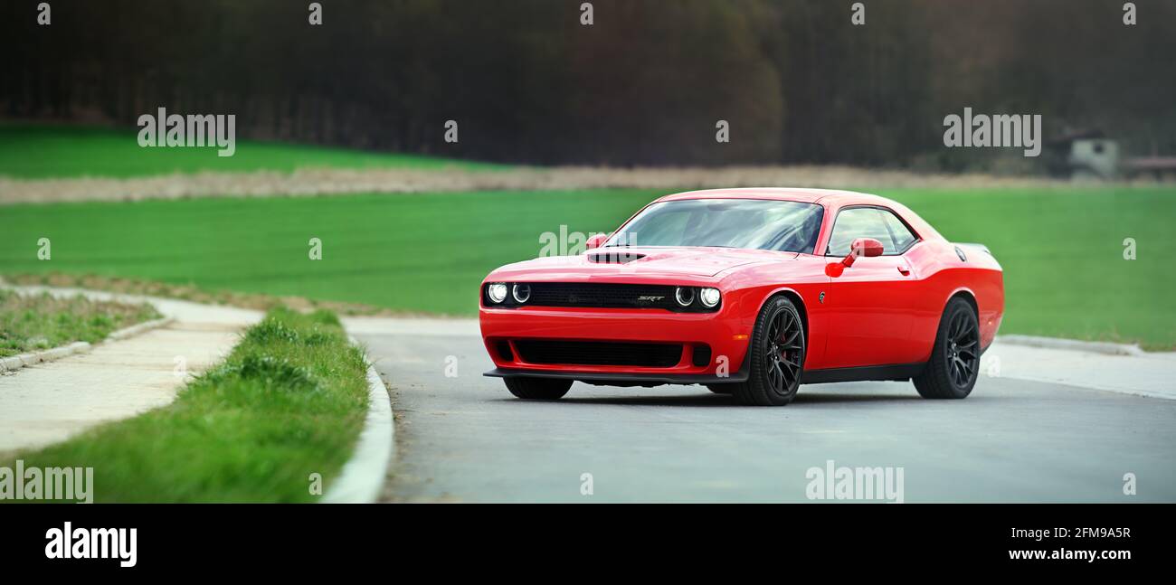 Dodge challenger srt hellcat hi-res stock photography and images - Alamy