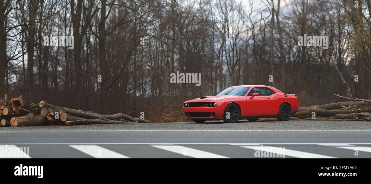Dodge challenger srt hellcat hi-res stock photography and images - Alamy