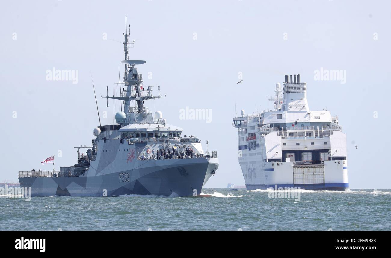 The Royal Navy River-class offshore patrol vessel HMS Tamar (left ...