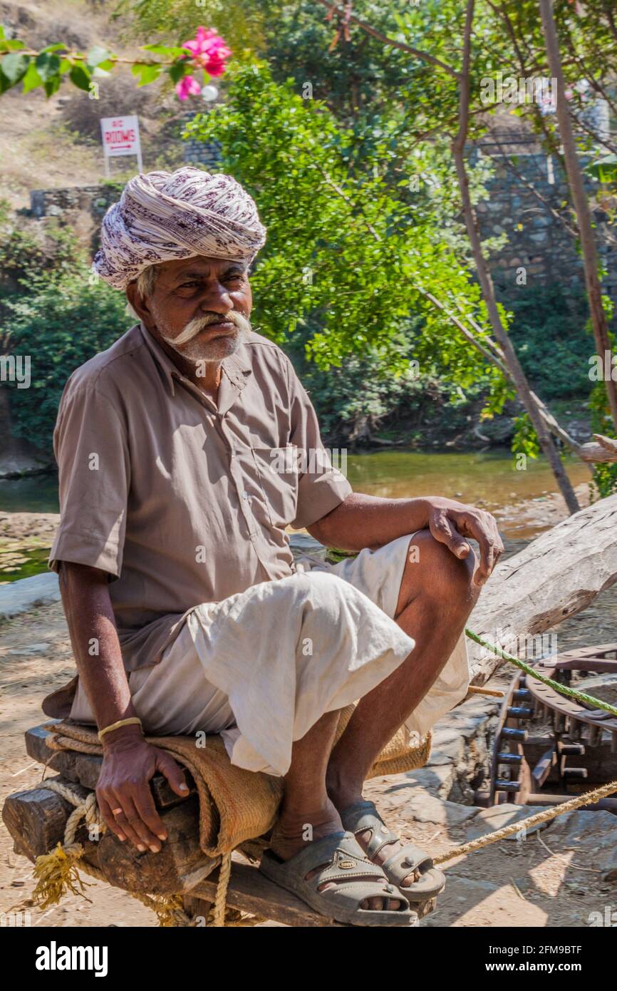 Chain pump hi-res stock photography and images - Alamy