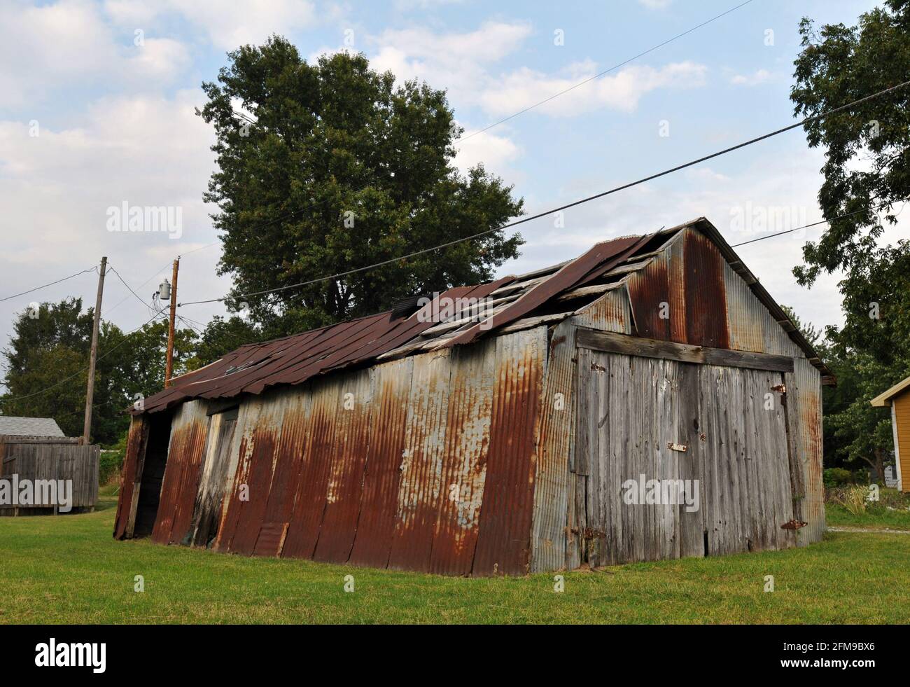 Rundown shed hi-res stock photography and images - Alamy