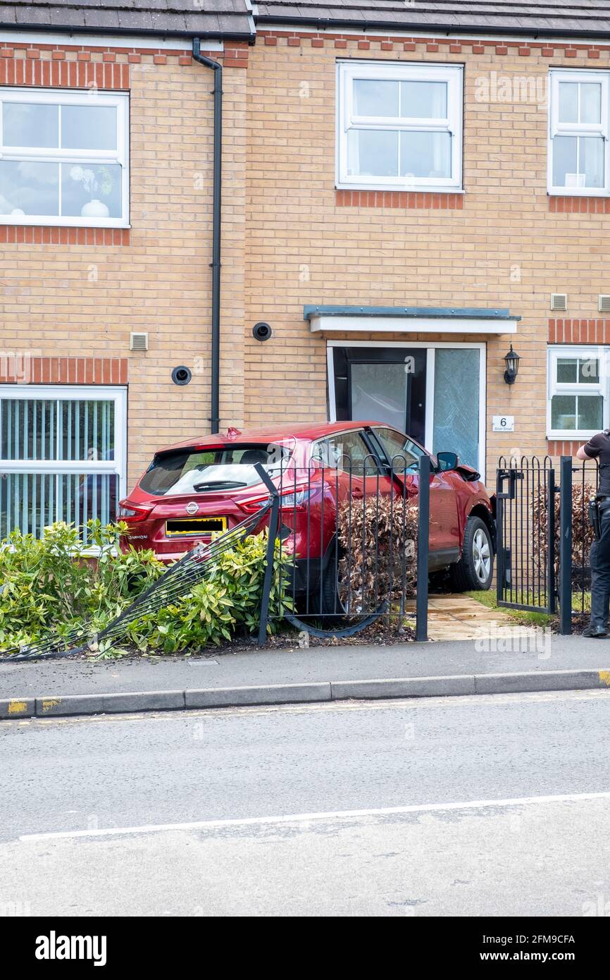Car crashed into house uk hi-res stock photography and images - Alamy