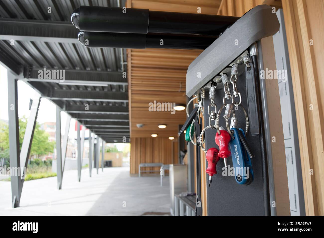 Cycle repair hi-res stock photography and images - Alamy