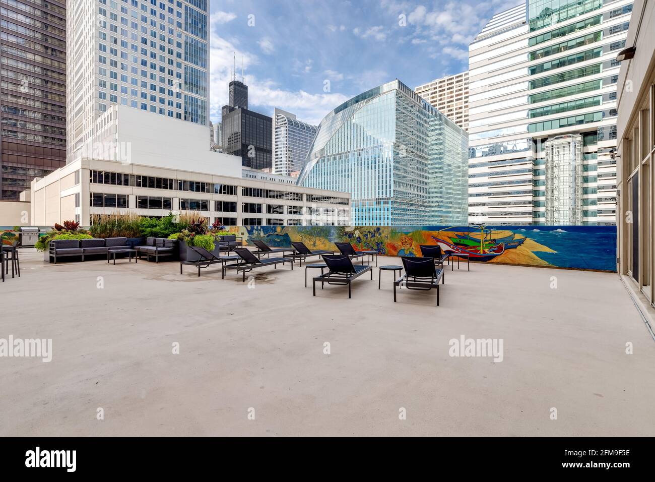 Apartment buildings rooftop garden hi-res stock photography and images ...