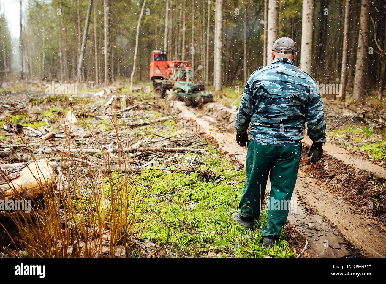 Driving a bulldozer hi-res stock photography and images - Alamy
