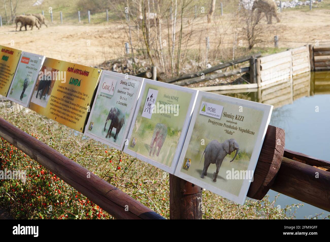 Zoo signs hi-res stock photography and images - Alamy