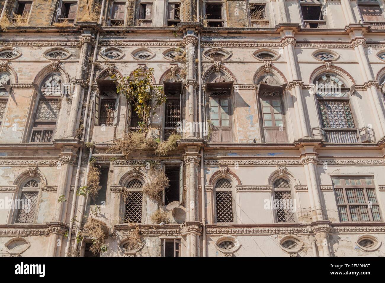 Crumbling building hi-res stock photography and images - Alamy