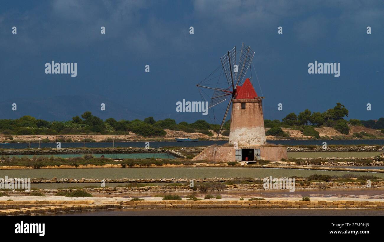 Italy, Sicily, Marsala, salt pans, windmill, red roof, farmer's sky ...