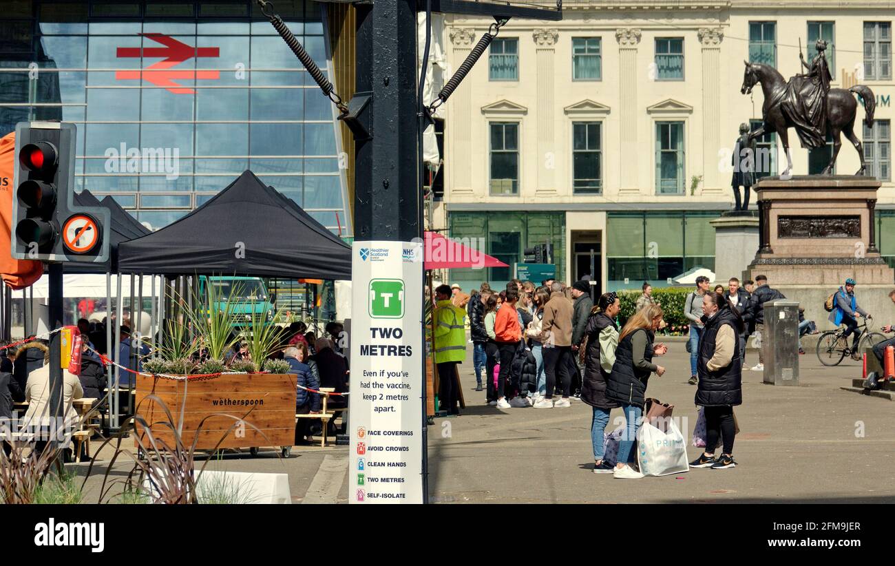 Station footfall hi-res stock photography and images - Alamy