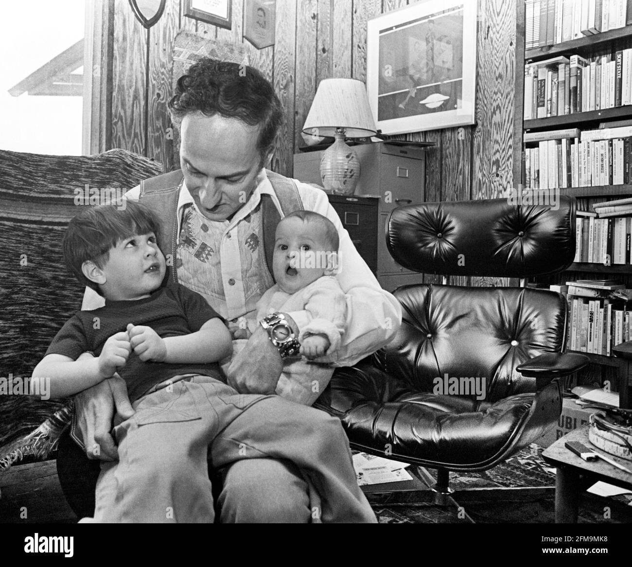1970s father with children hi-res stock photography and images - Alamy