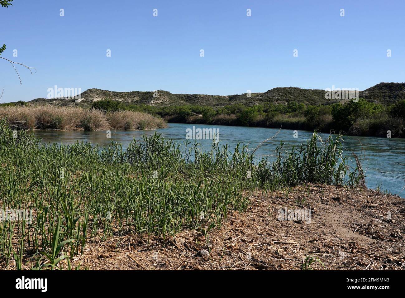 Del rio texas border immigration hi-res stock photography and images ...