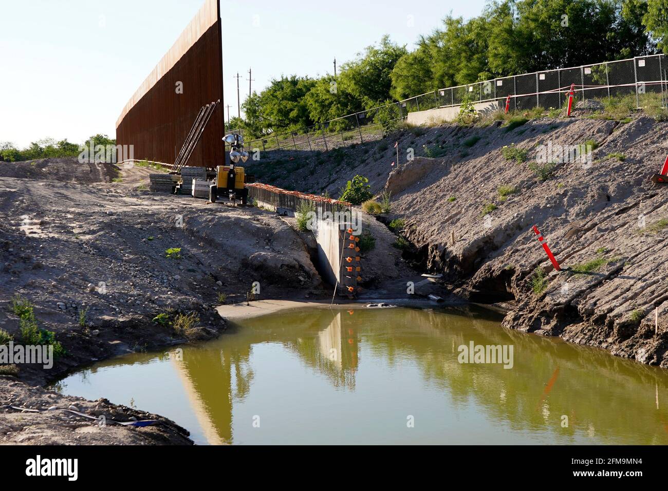 Del rio texas border immigration hi-res stock photography and images ...