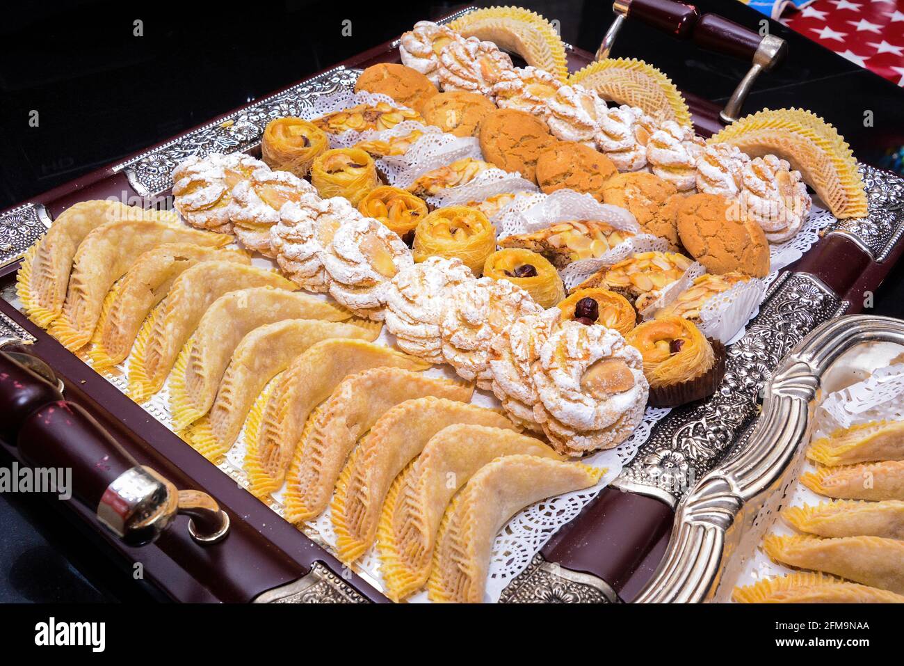 Lebanese sweets hi-res stock photography and images - Alamy