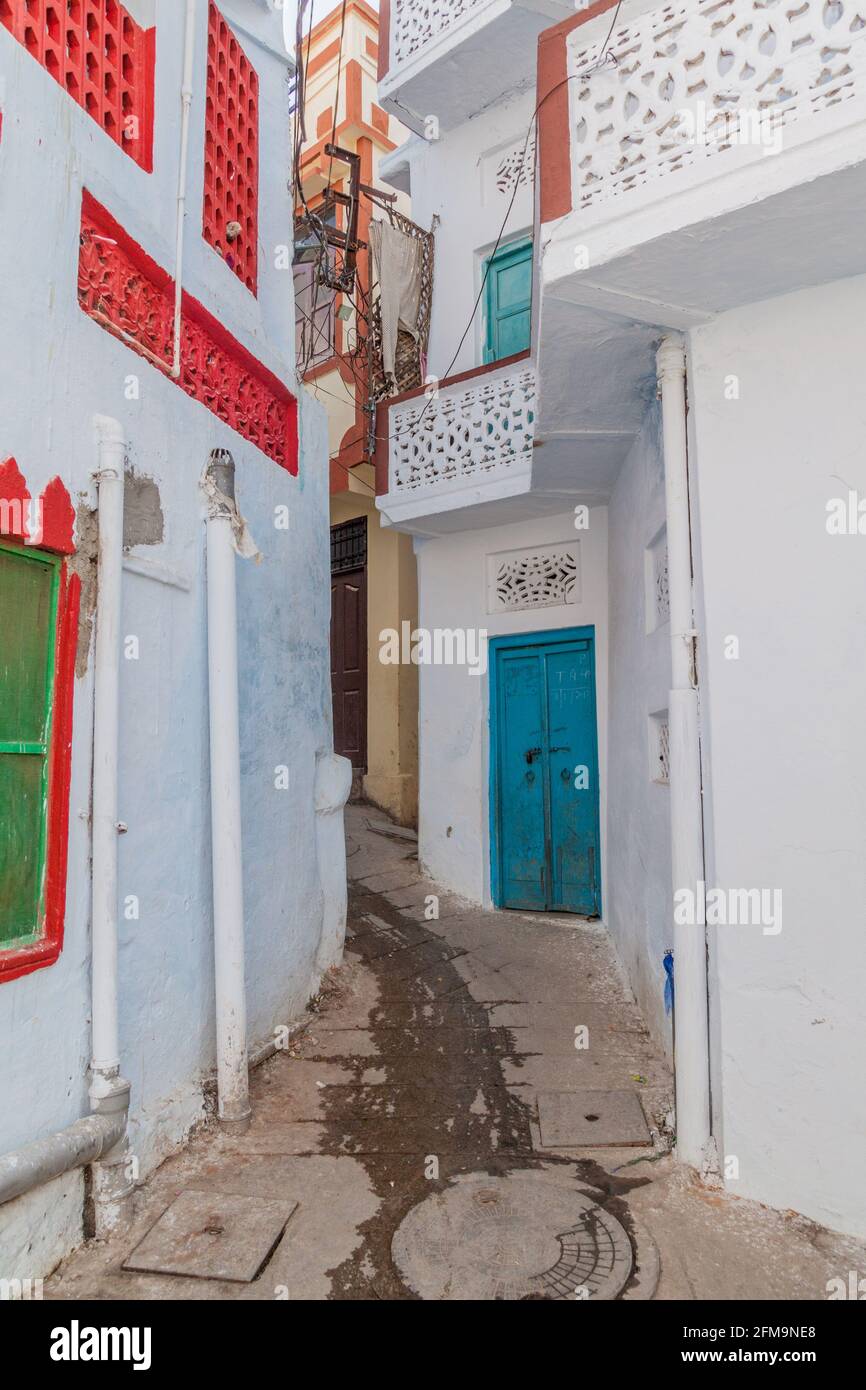 Narrow alley in Udaipur, Rajasthan state, India Stock Photo - Alamy