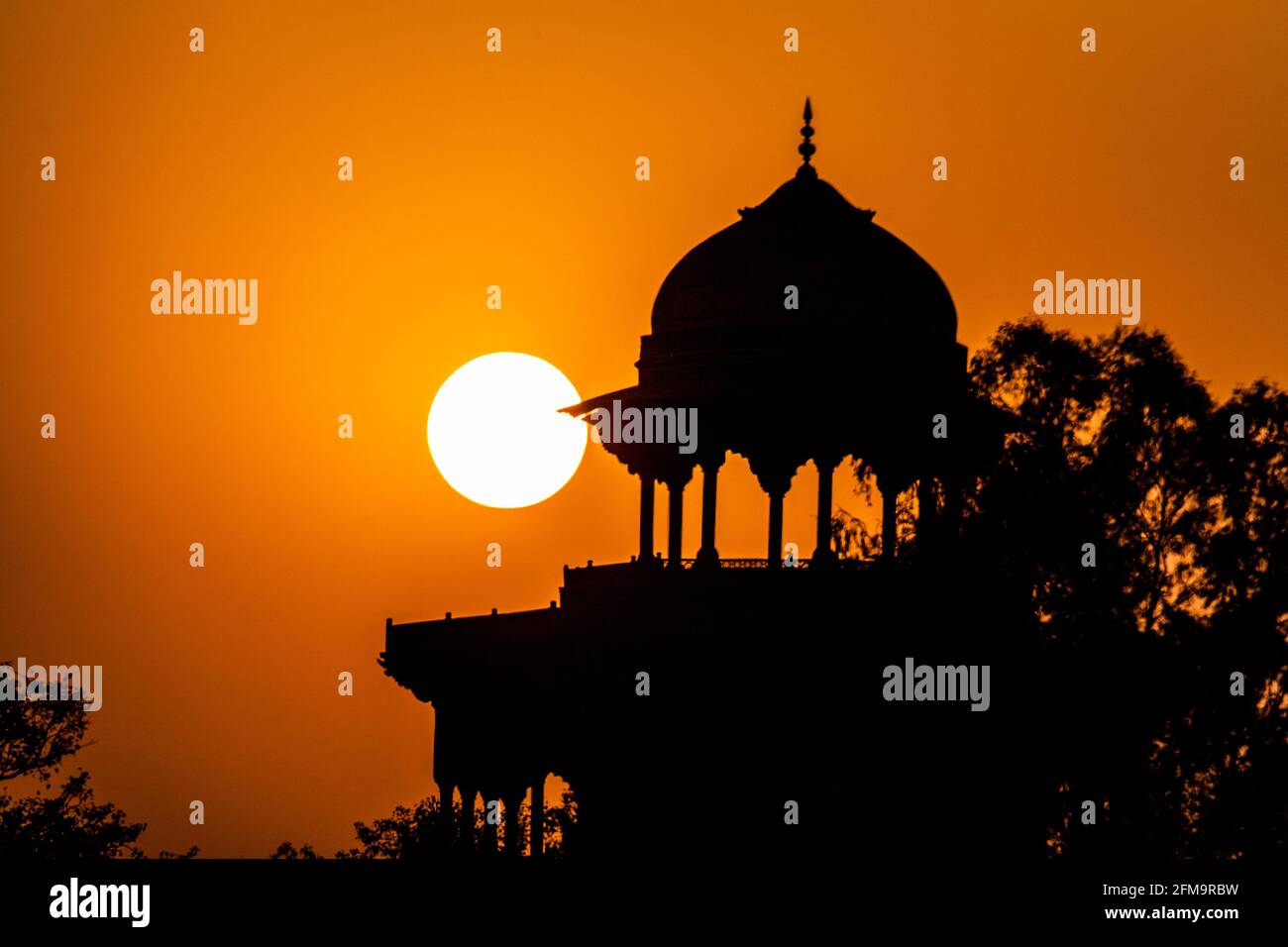 Behind taj mahal hi-res stock photography and images - Alamy