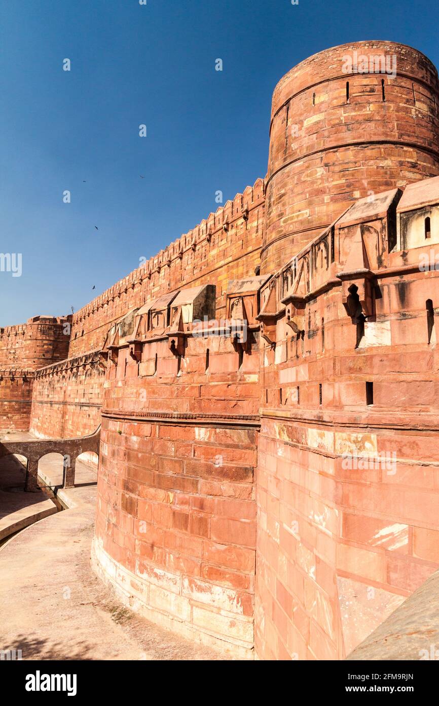 Agra fort walls hi-res stock photography and images - Alamy