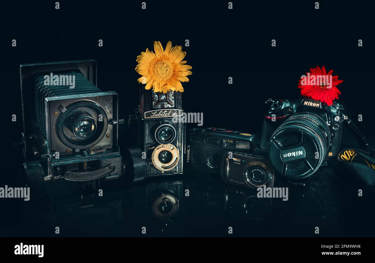 Old camera hi-res stock photography and images - Alamy