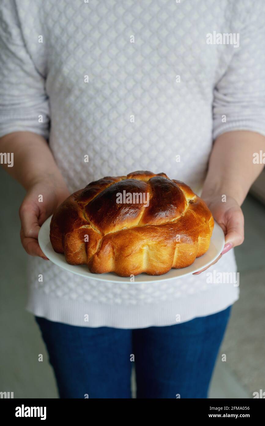 Woman beautiful baked cake hi-res stock photography and images - Alamy