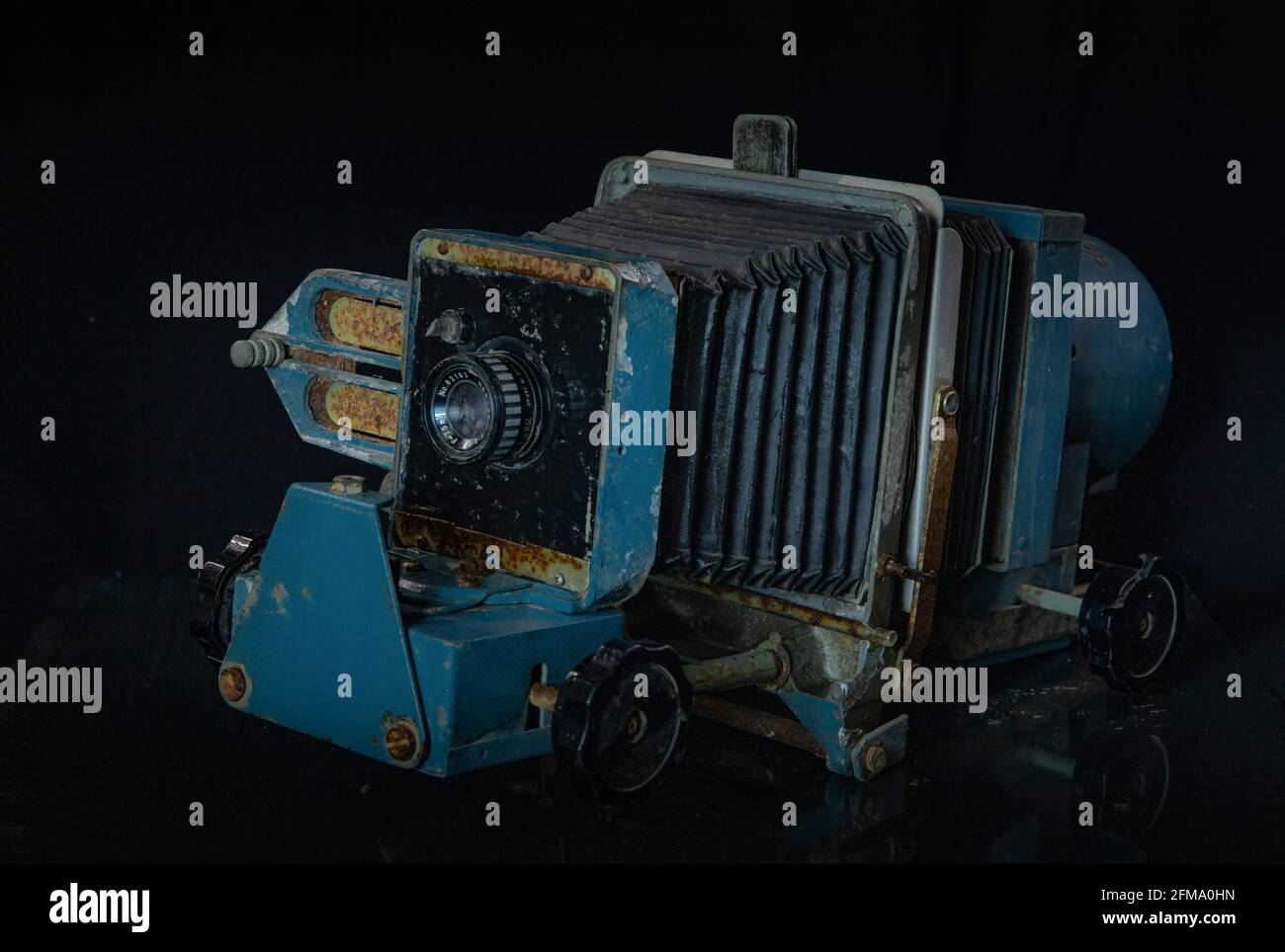 Antique cine cameras hi-res stock photography and images - Alamy