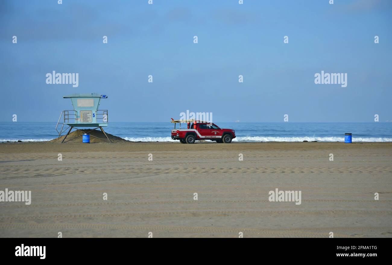 Lifeguard watchtower and a 4X4 vehicle on the sandy shoreline of ...