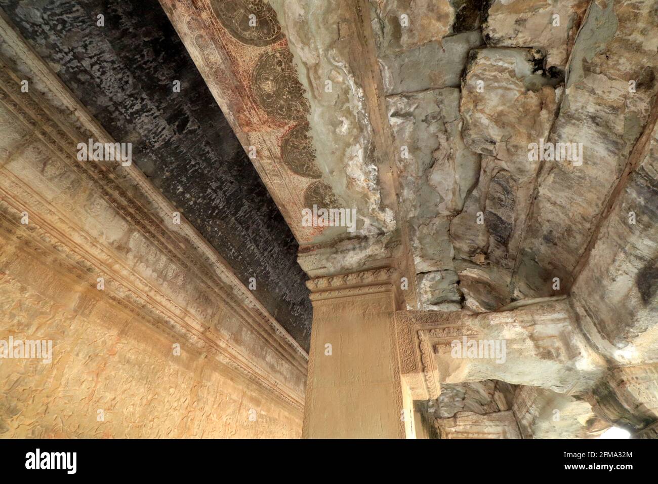 The ceiling of the Gallery Angkor Wat Cambodia Stock Photo - Alamy