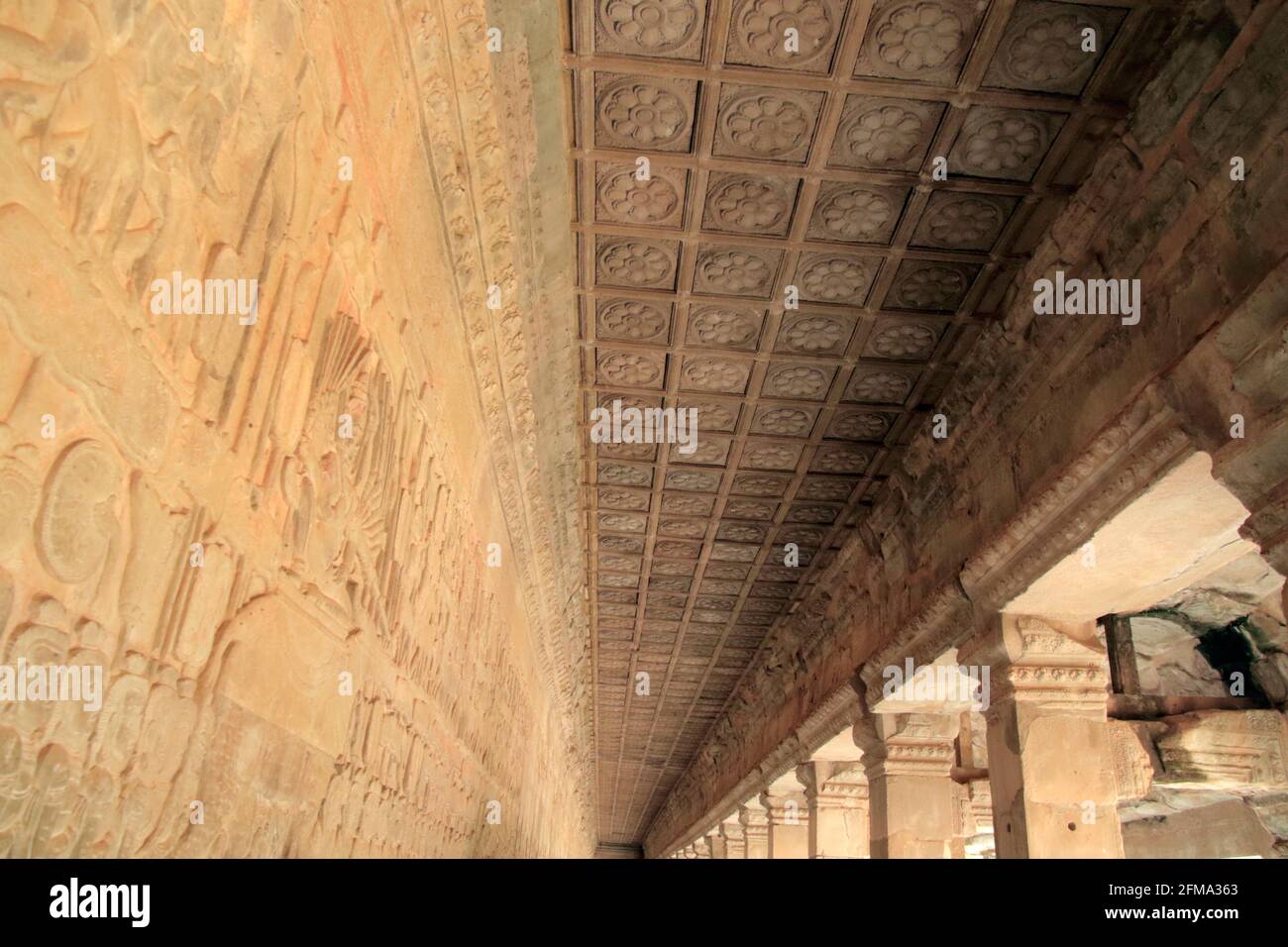 The ceiling of the Gallery Angkor Wat Cambodia Stock Photo - Alamy