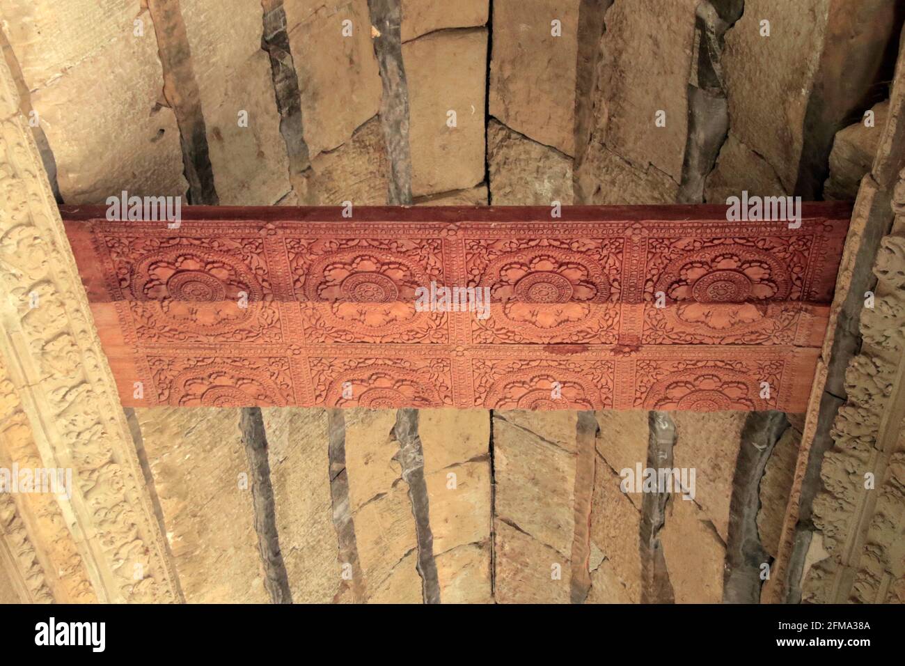 The ceiling of the Gallery Angkor Wat Cambodia Stock Photo - Alamy