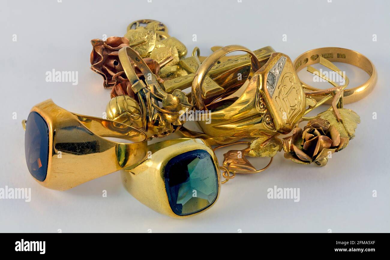 Old jewellery hi-res stock photography and images - Alamy