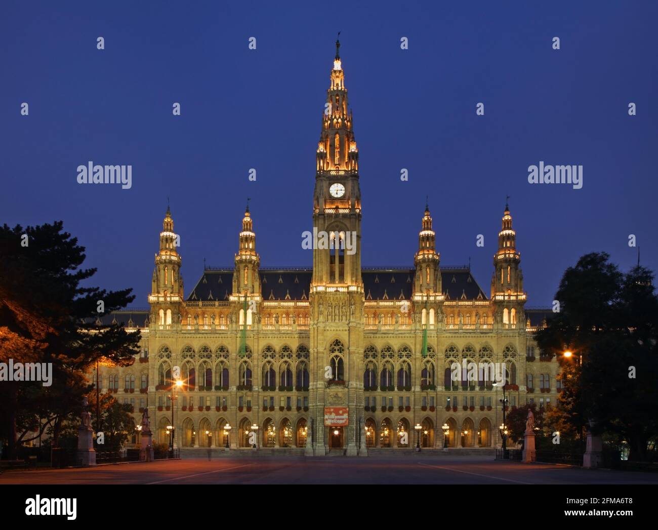 Townhouse – Wiener Rathaus in Vienna. Austria Stock Photo - Alamy