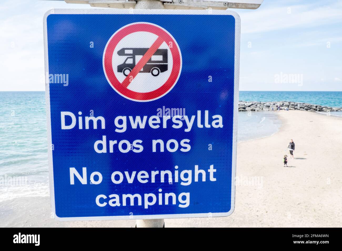 No overnight camping,sign,signage,to,stop,campervan,campervans,staying ...
