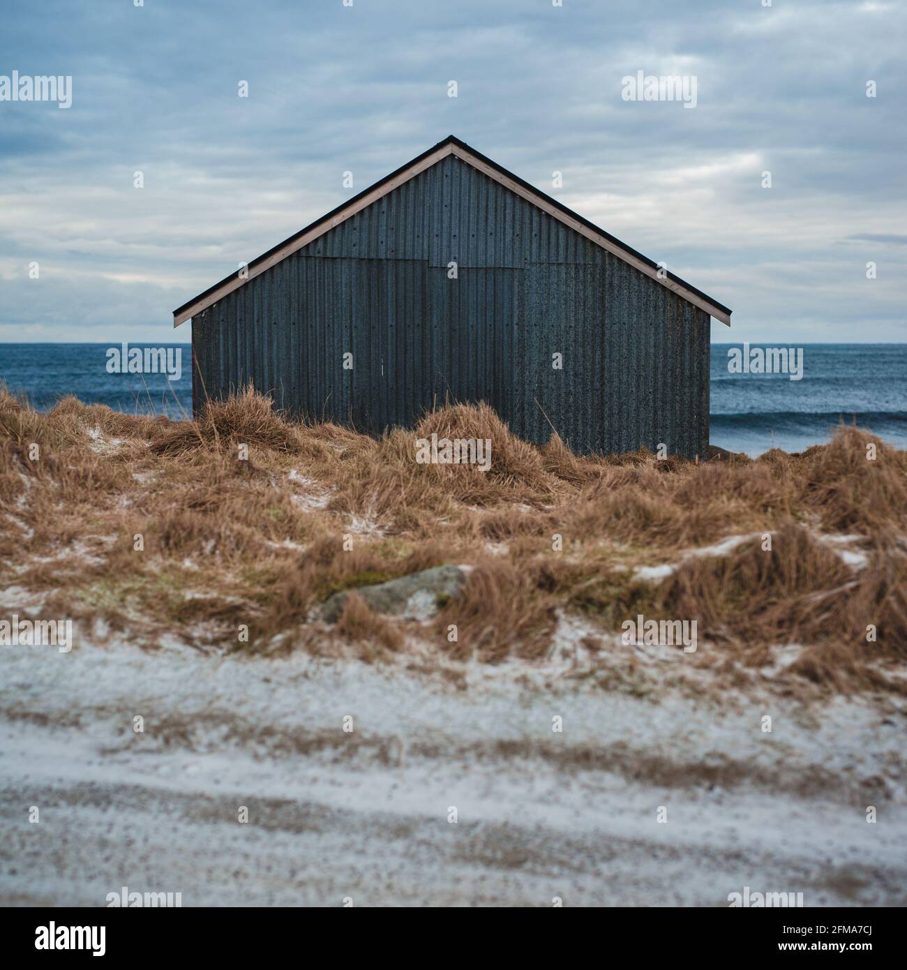 Blue corrugated iron hut hi-res stock photography and images - Alamy