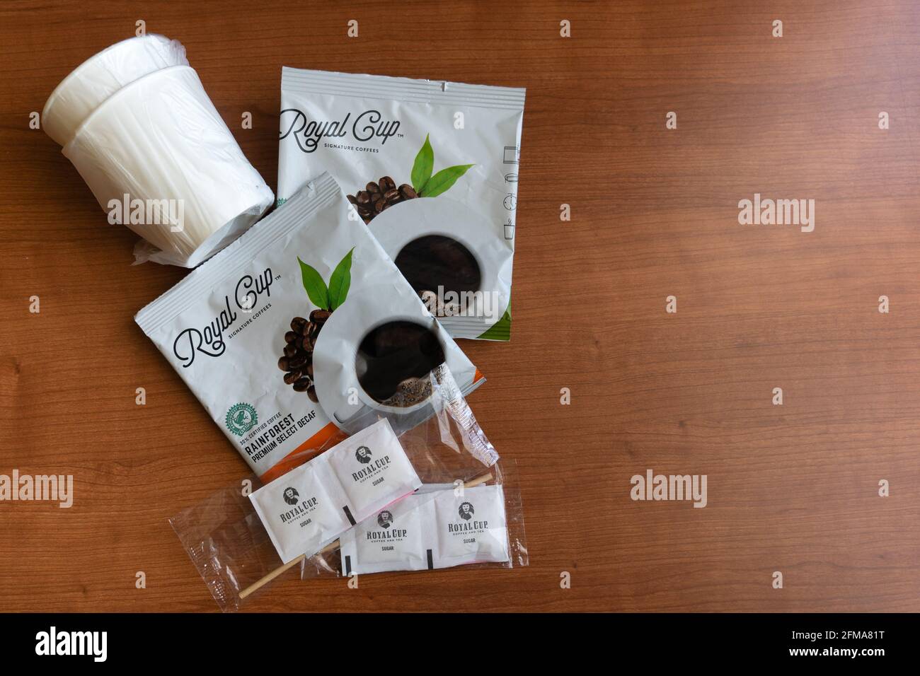 Individual coffee filter cup hi-res stock photography and images - Alamy