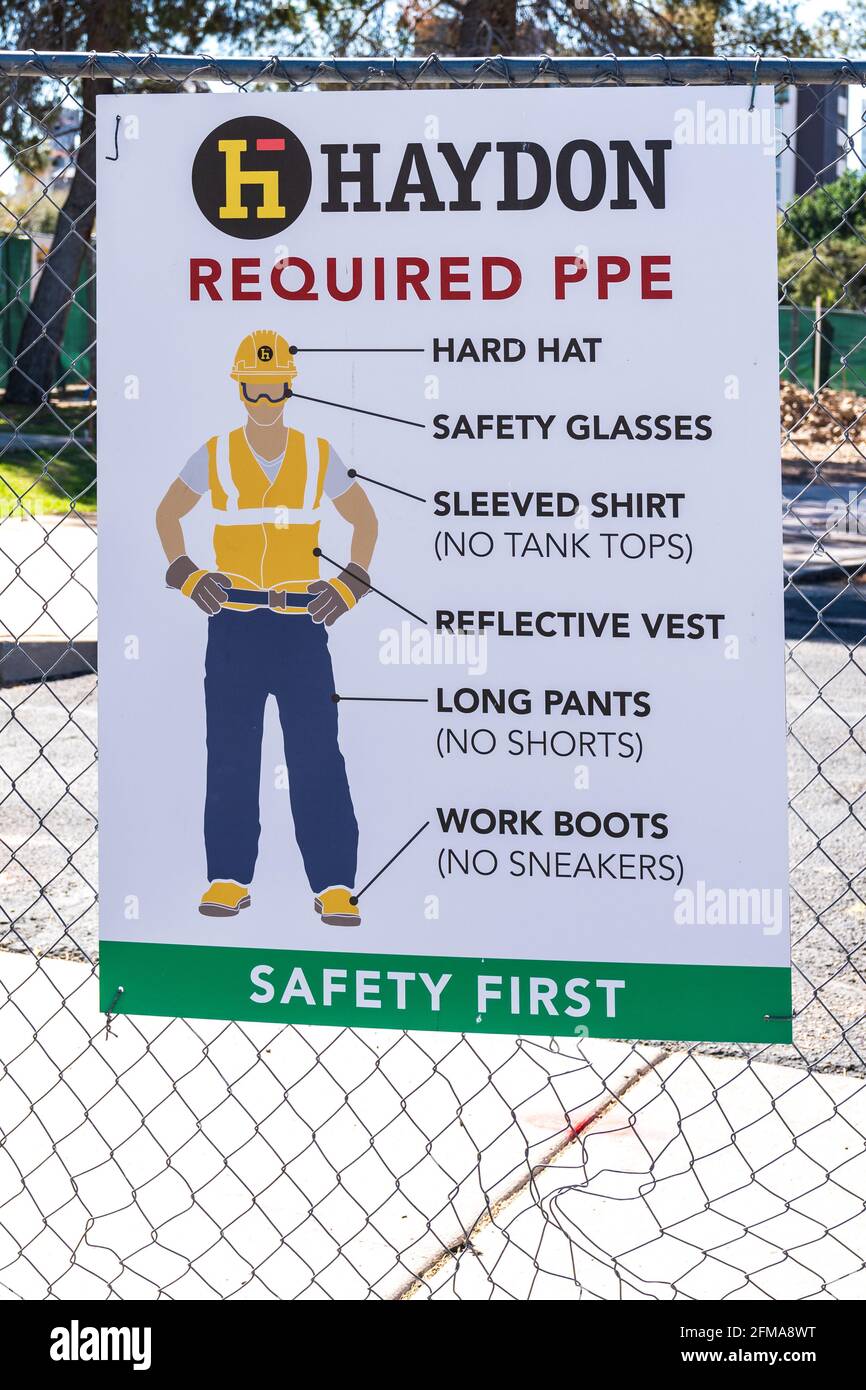 Ppe required sign hi-res stock photography and images - Alamy