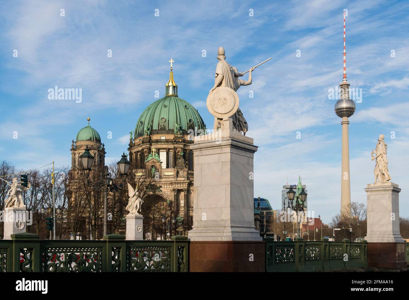 Berlin historical center castle bridge figures hi-res stock photography ...