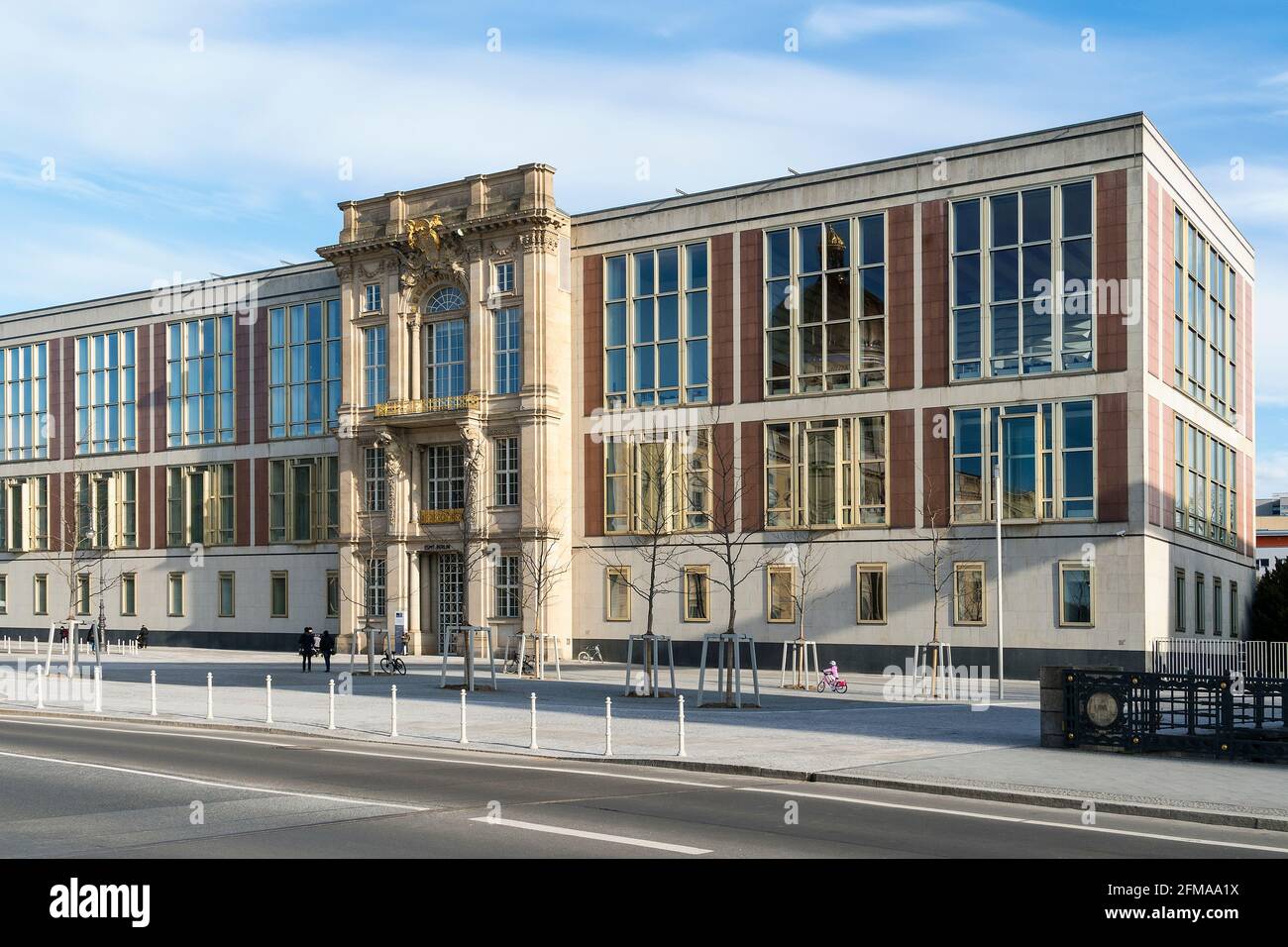 Berlin, Mitte, Schloßplatz and former State Council building of the GDR ...
