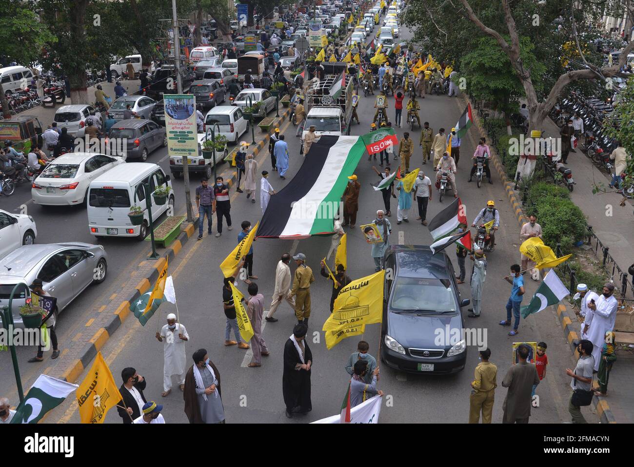 Lahore, Pakistan. 07th May, 2021. Pakistani Shiite Muslims and ...