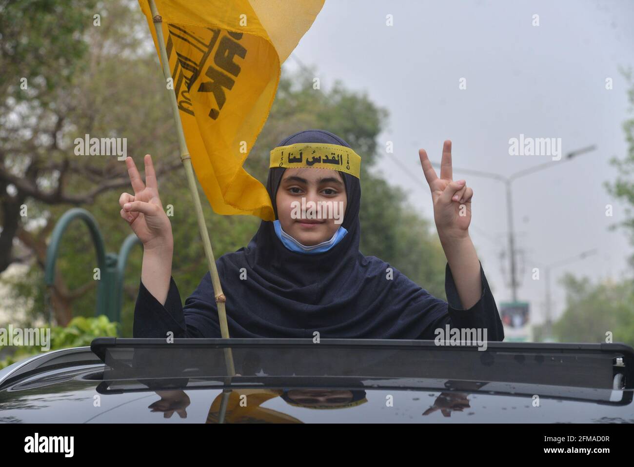 Pakistani Shiite Muslims and activists of Imamia Students Organization ...