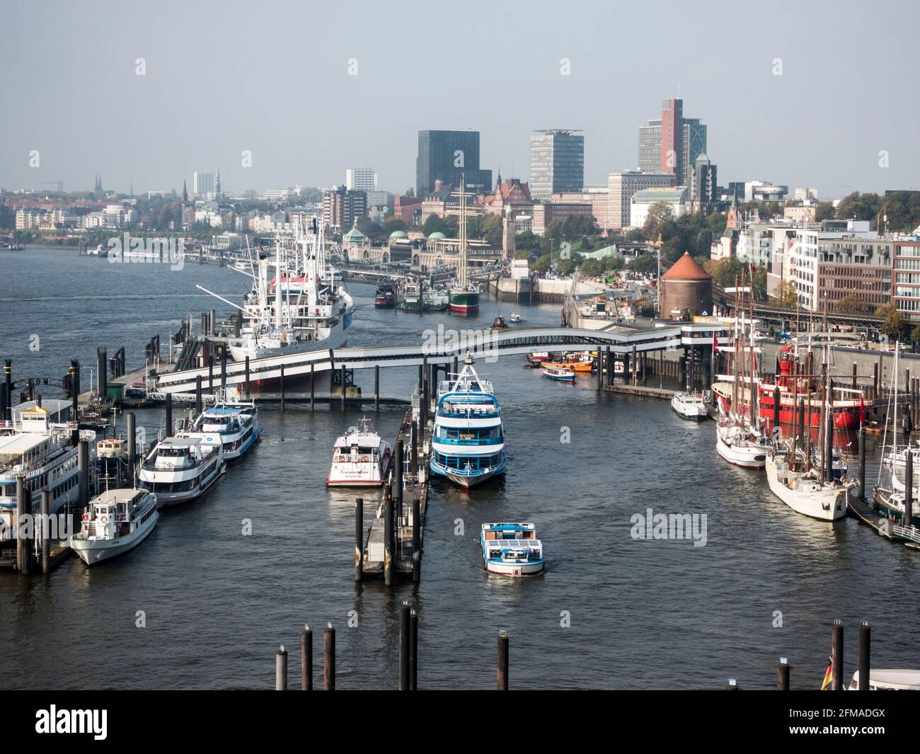 Hamburg sea port hi-res stock photography and images - Alamy