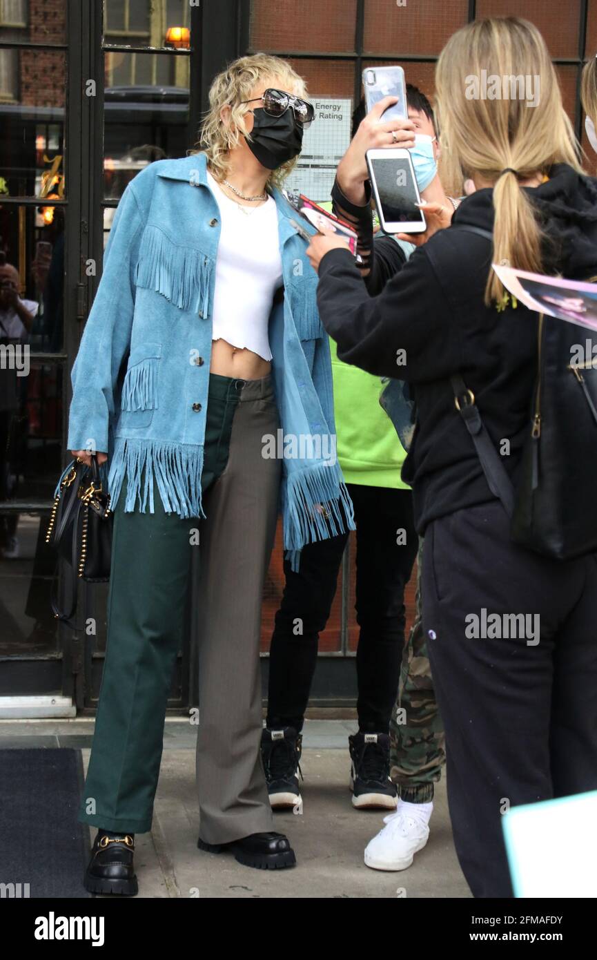 Miley cyrus 2021 hi-res stock photography and images - Alamy