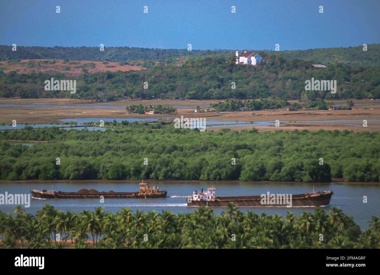 Freighters hi-res stock photography and images - Alamy