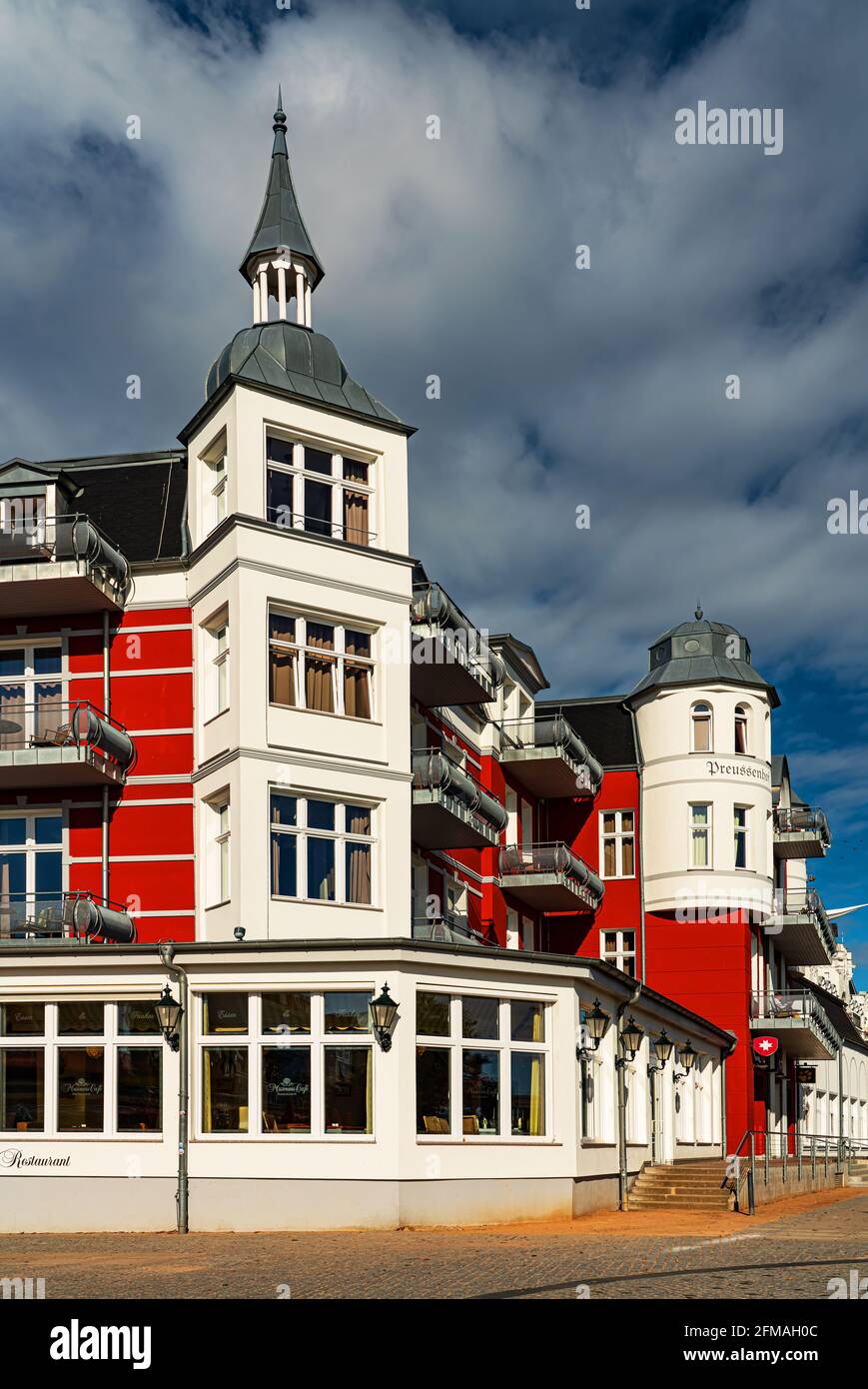 Spa architecture (hotel), Zinnowitz beach promenade Stock Photo - Alamy