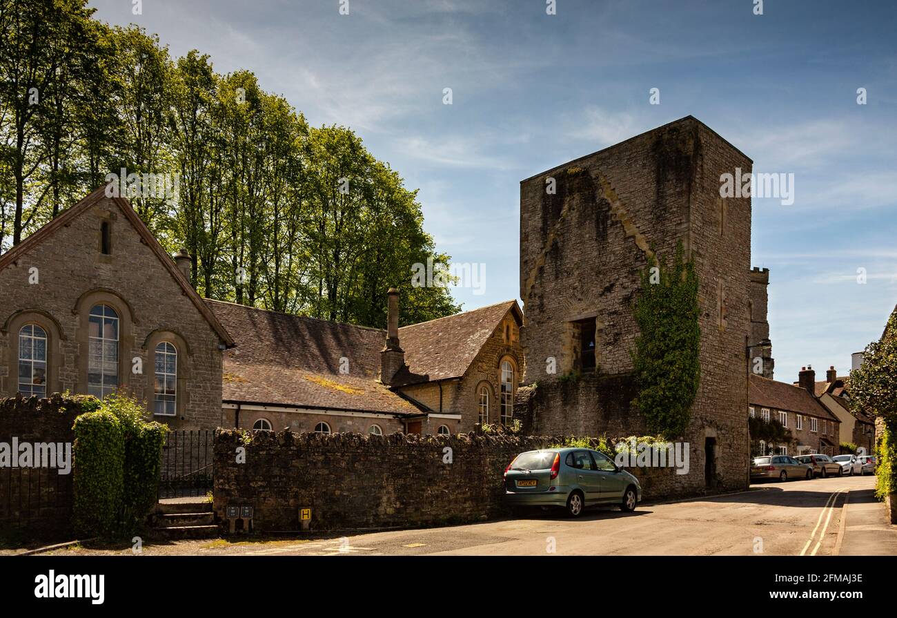 Fountain in a picturesque village hi-res stock photography and images ...