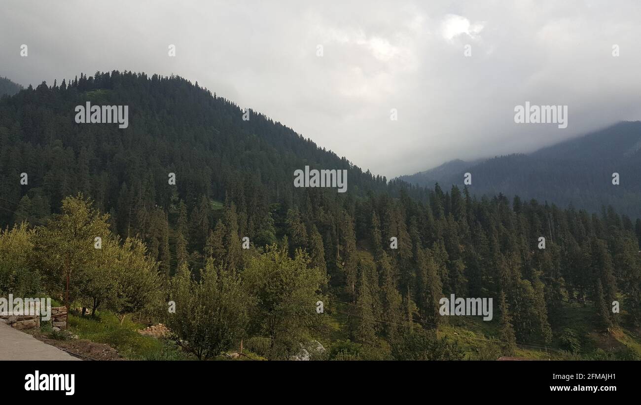 Trekking in parvati valley hi-res stock photography and images - Alamy
