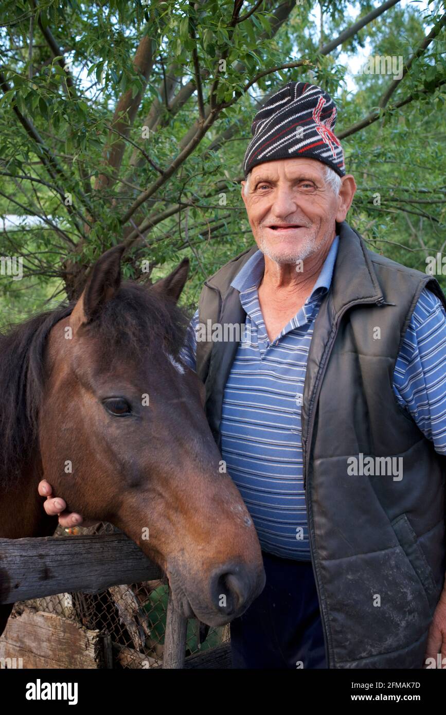 Elderly Bulgarian man with horse, Gorno Draglishte. Razlog Municipality ...