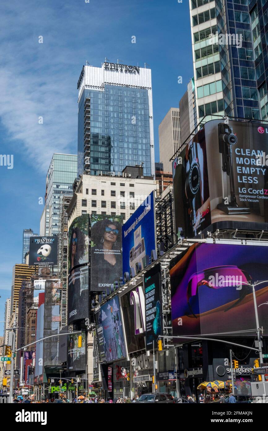 The times square edition hi-res stock photography and images - Alamy