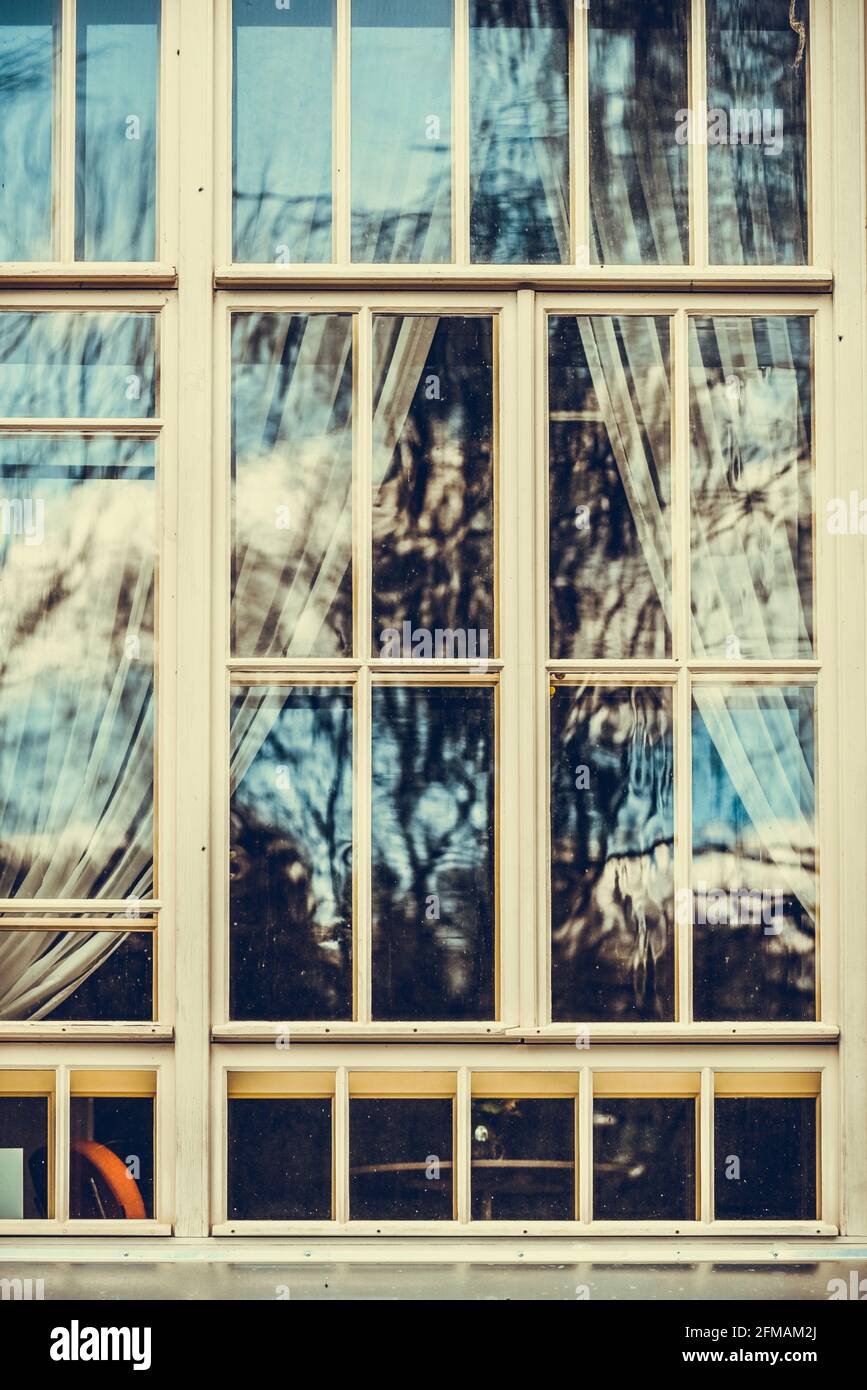 Photographer reflection window city hi-res stock photography and images ...