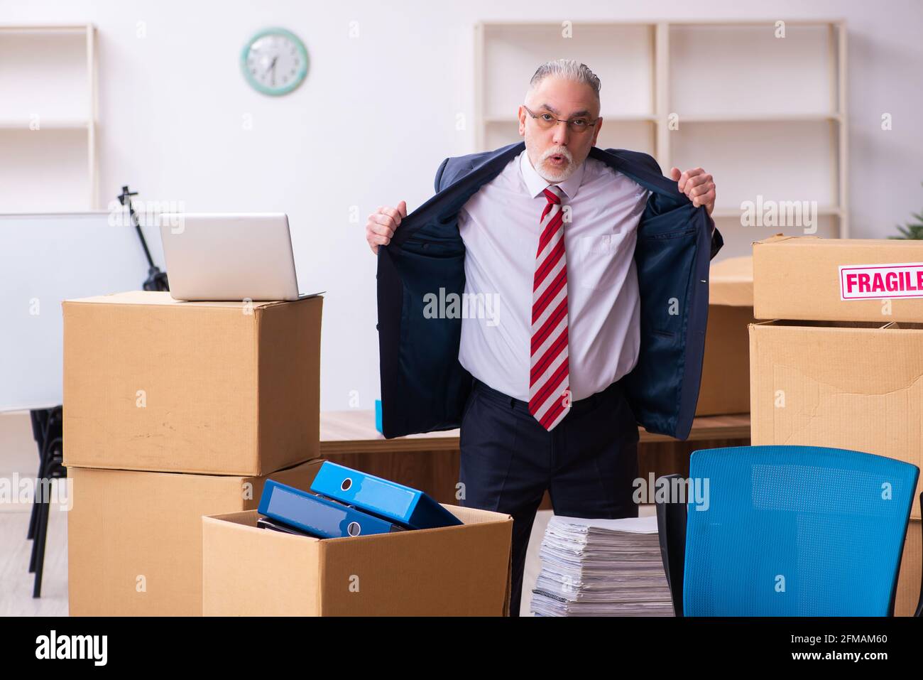 Old male employee in relocation concept Stock Photo - Alamy