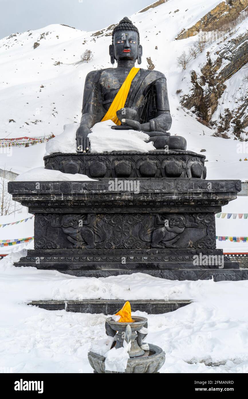 Buddha sakyamuni statue hi-res stock photography and images - Alamy