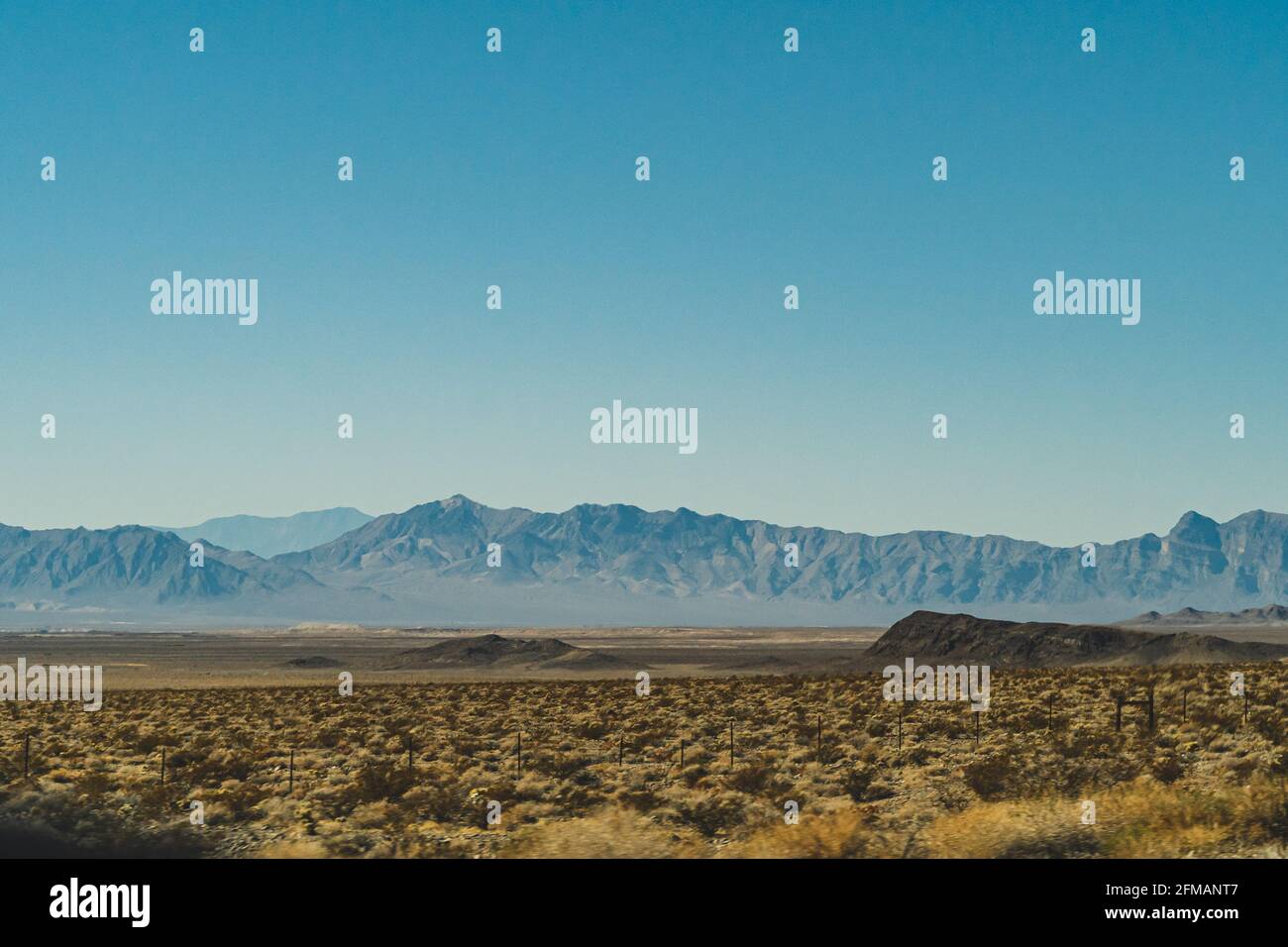 Sky mountains horizon background hi-res stock photography and images ...